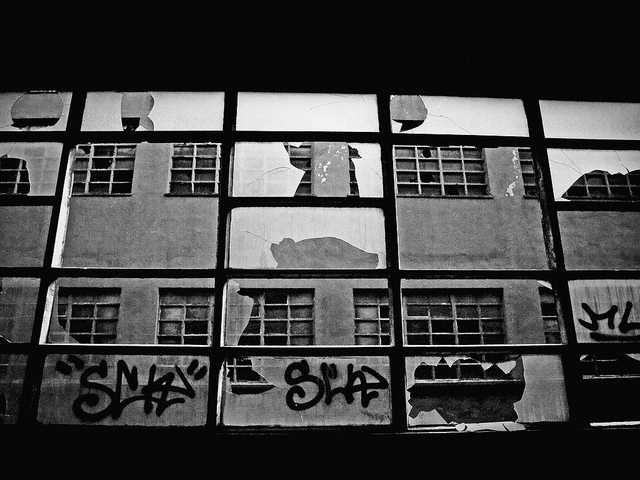 La teoría de las ventanas rotas | Notas | BioBioChile