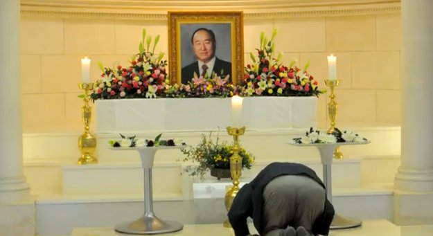 Miles de personas concurren al velatorio del fundador de la secta Moon ...