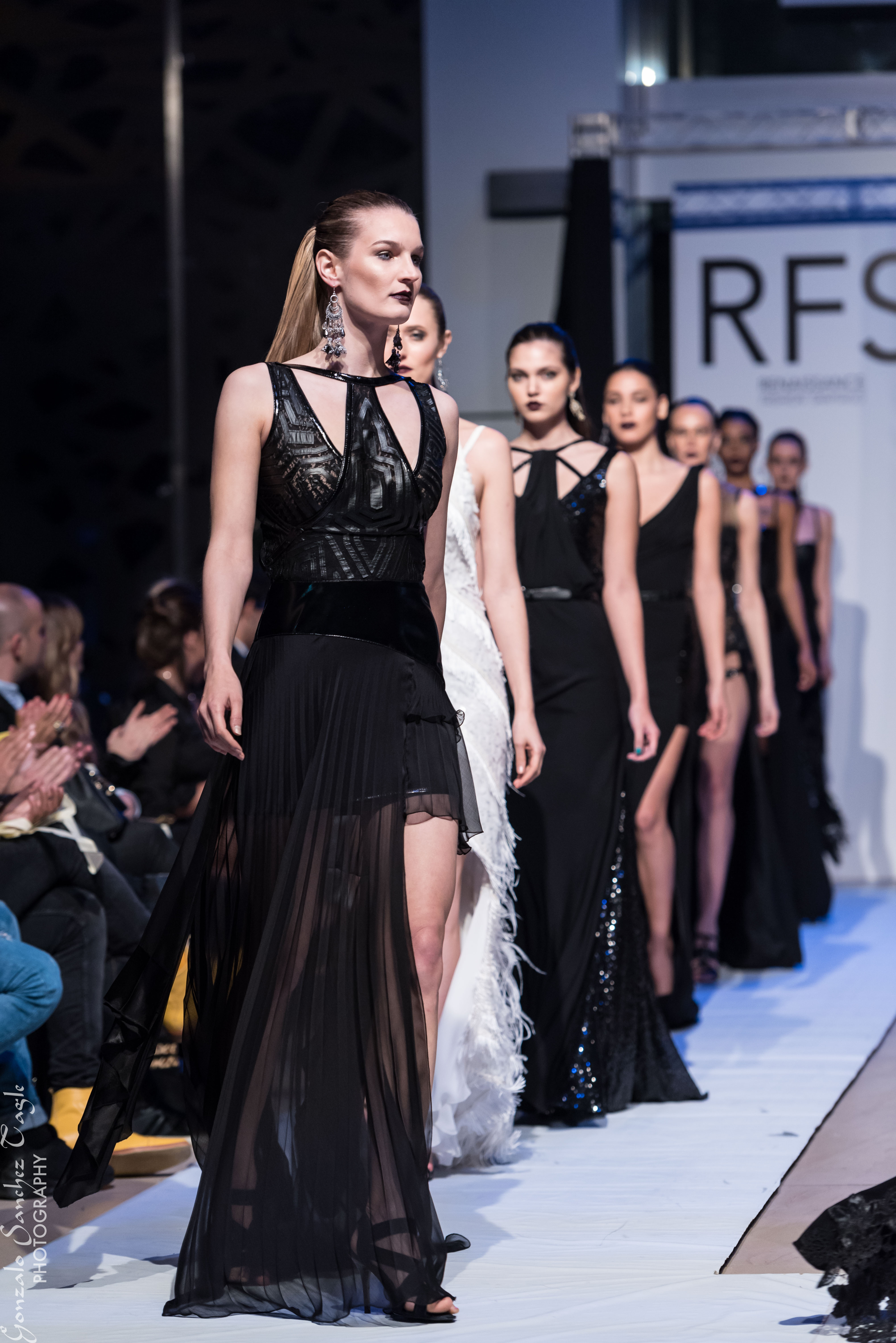 Famosos nacionales se lucieron en Renaissance Fashion Santiago | Mujer ...