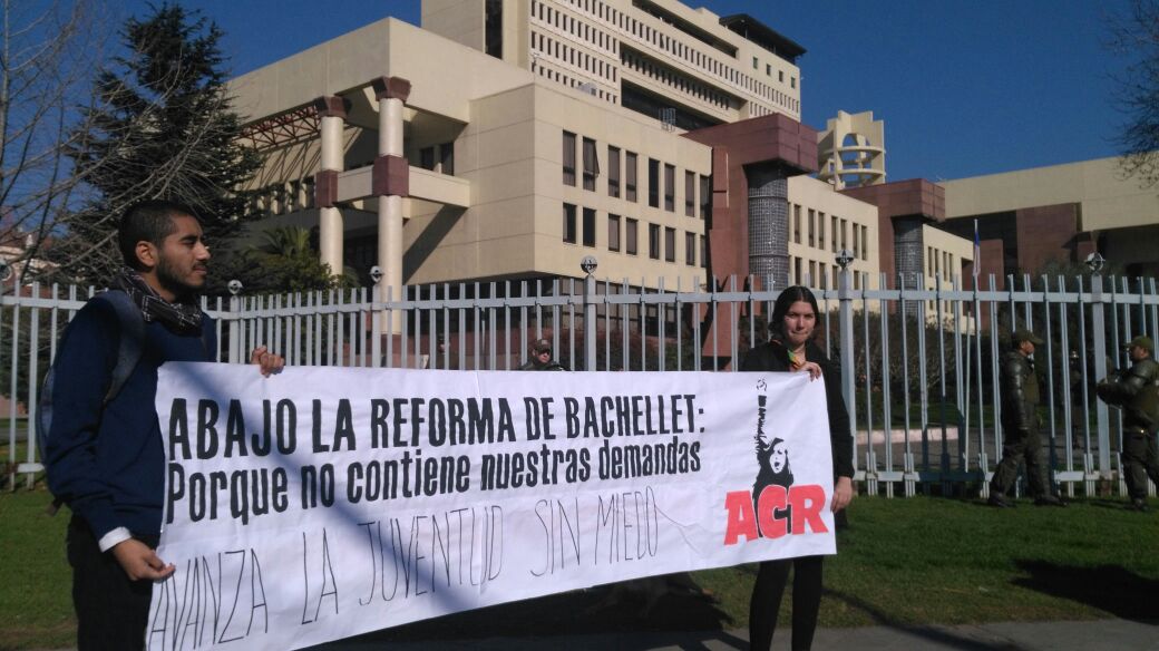 Confech sorprende con banderazo en el Congreso en rechazo a proyecto de ...