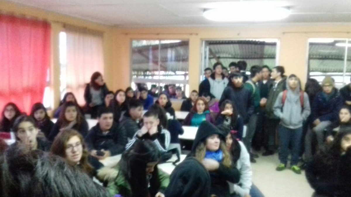 Estudiantes se toman Liceo en Contulmo: denuncian falta de baños y ...