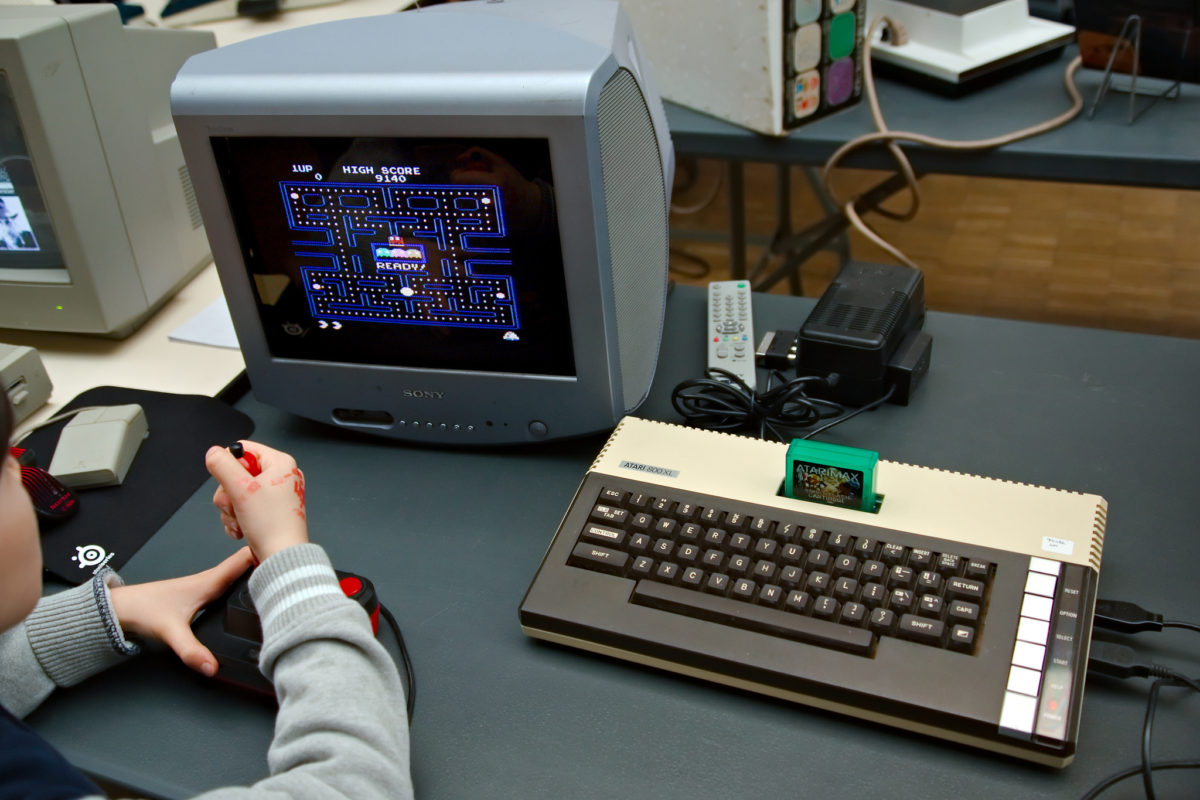 Chilean manages to connect Atari 800XL to smartphone through Bluetooth ...