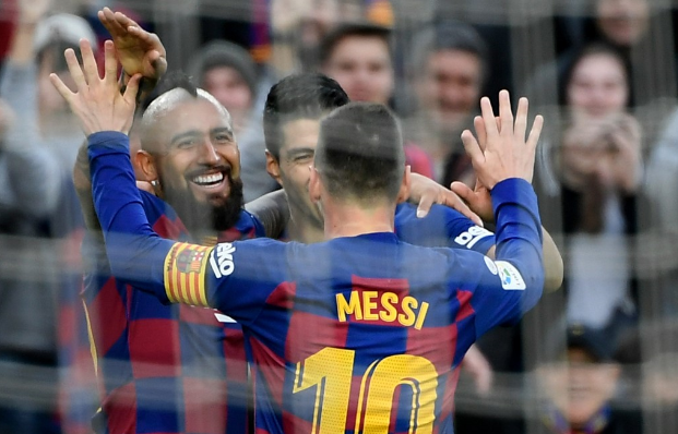 Con tanto de Vidal: Barcelona goleó al Alavés y se mantiene líder en el ...