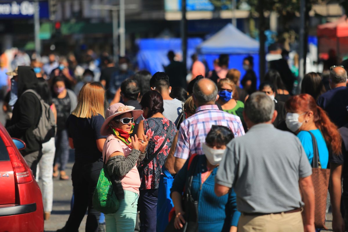Importante aglomeración de personas en sectores de Puente Alto ante ...