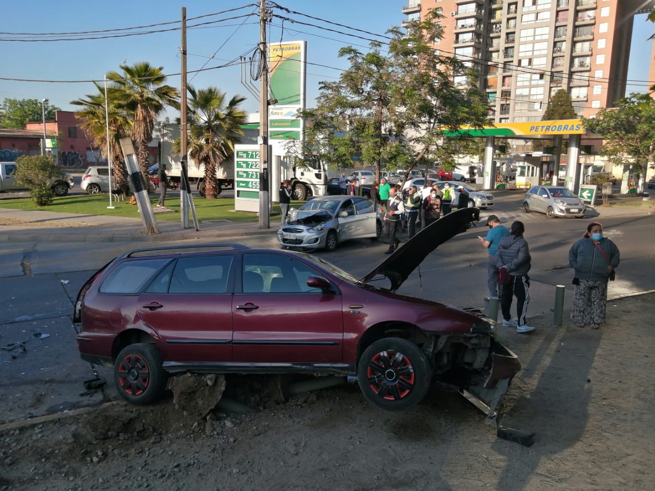 Violento accidente en Santiago Centro deja al menos 3 personas ...