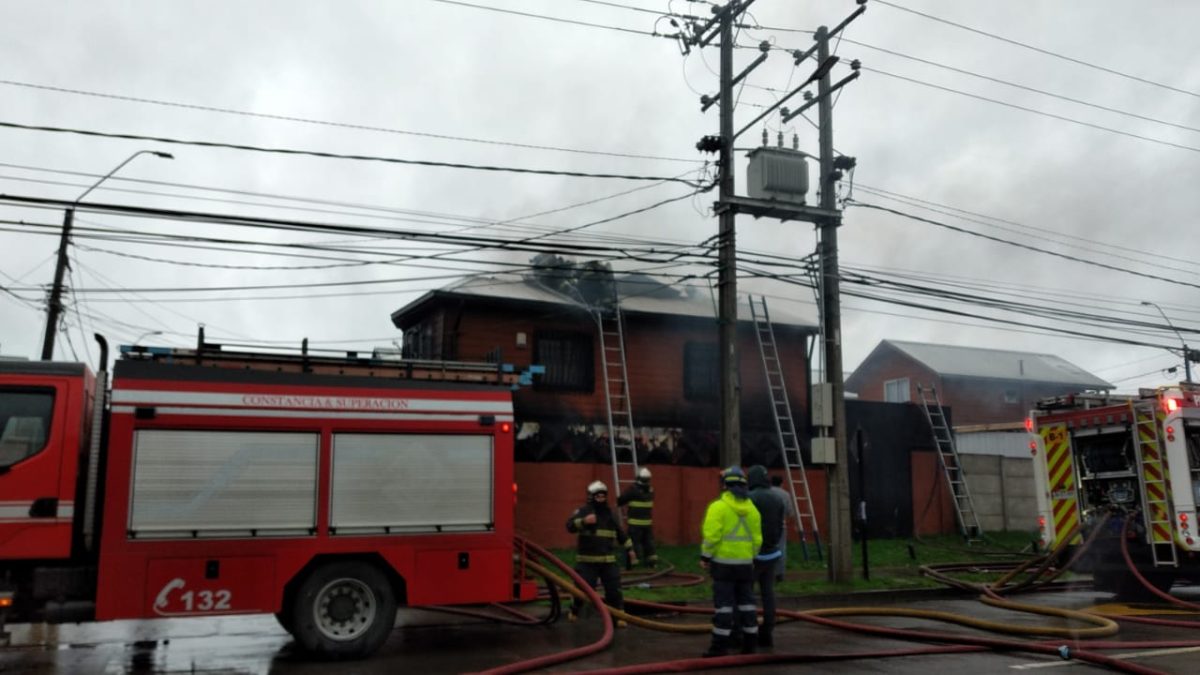 Incendio Por Recalentamiento De Estufa A Leña Moviliza A Tres Compañías