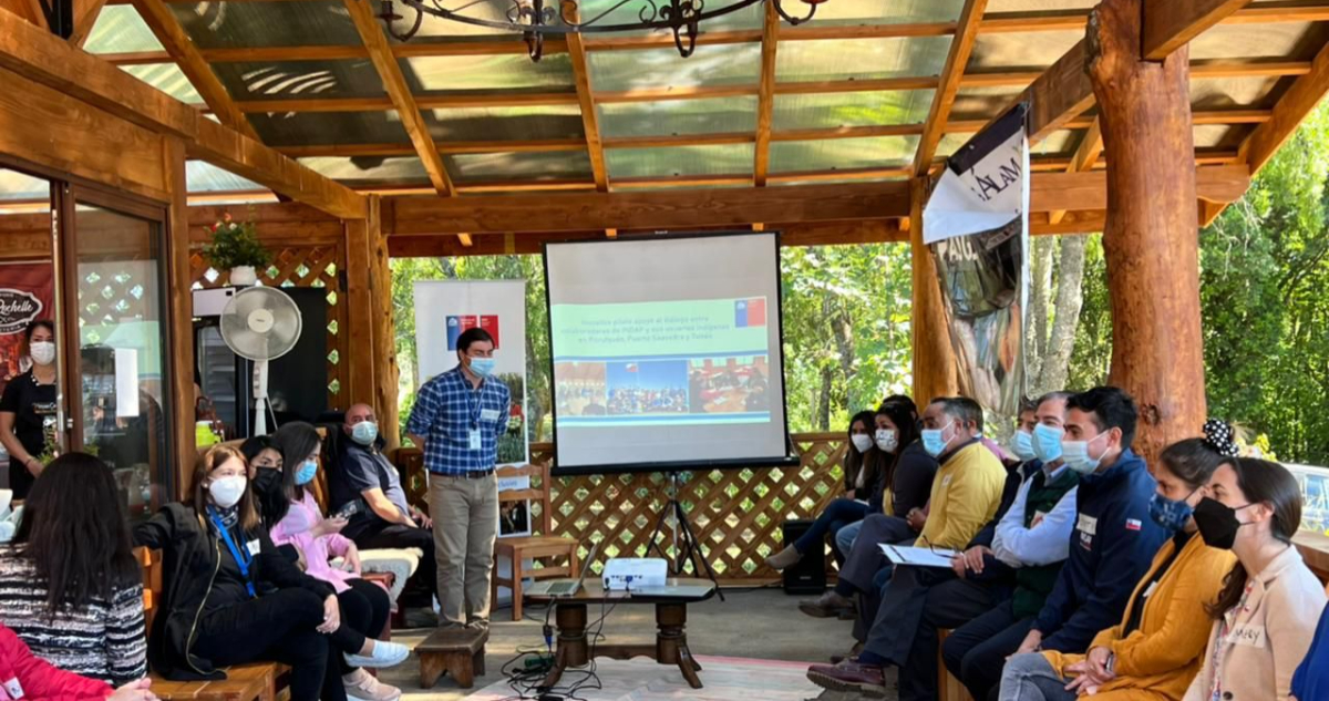 Profesionales de Indap dialogan sobre mejoras para productores indígenas