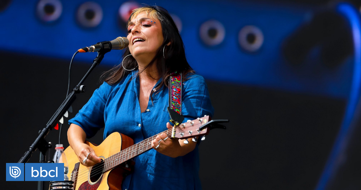 Javiera Parra desliza crítica durante show en Lollapalooza por escenarios
