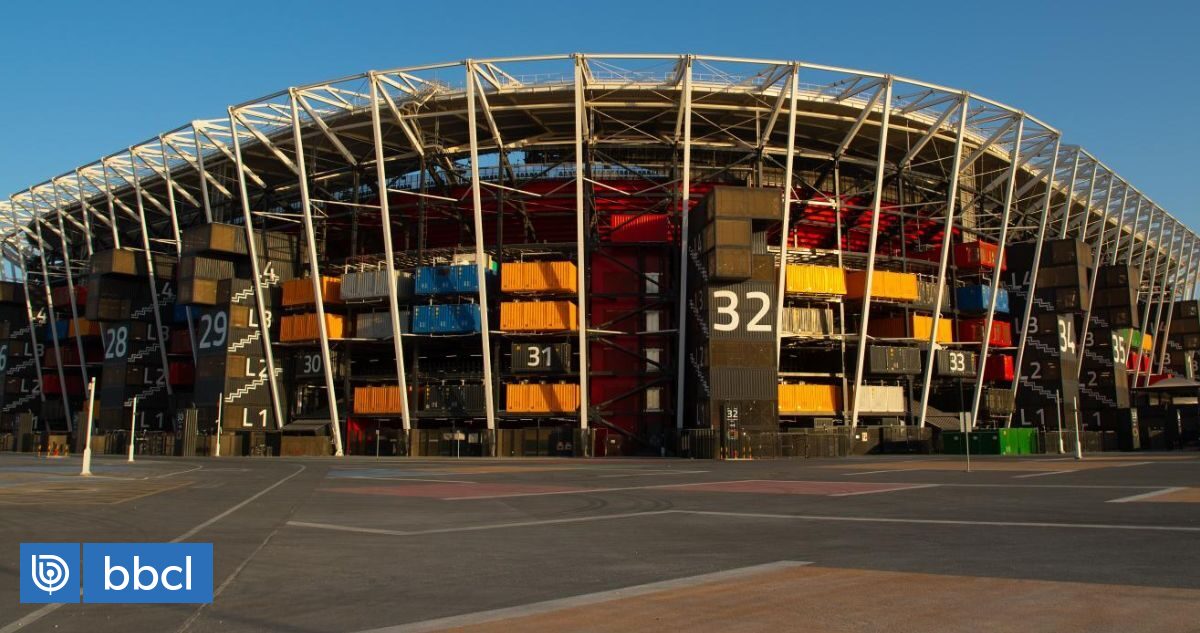 Estadio 974 El Colorido Recinto Construido Con Contenedores
