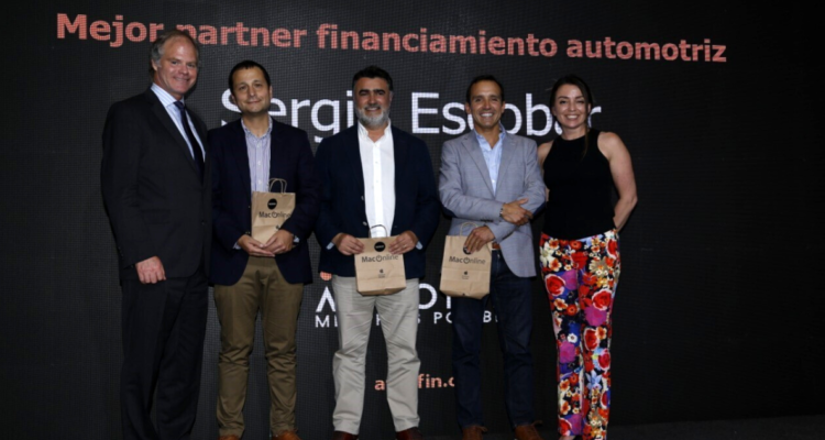 Cavem y Autofin premian a automotora Sergio Escobar por la "Mejor Gestión de Concesionario" del ...