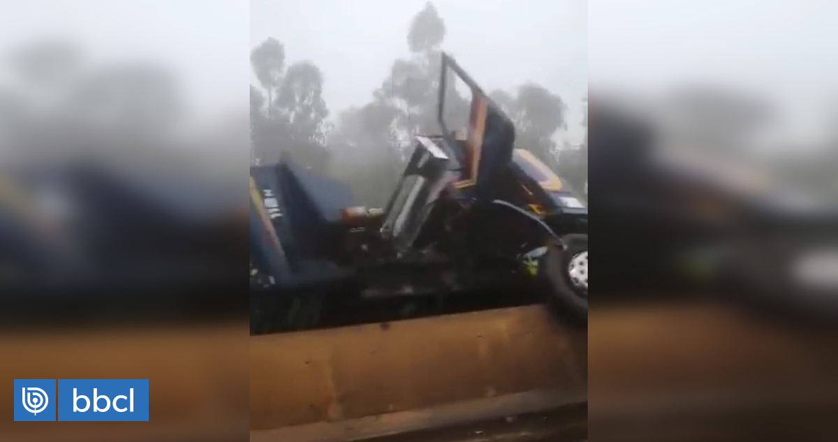Camión De Carga Termina Volcado En El Camino La Pólvora De Valparaíso