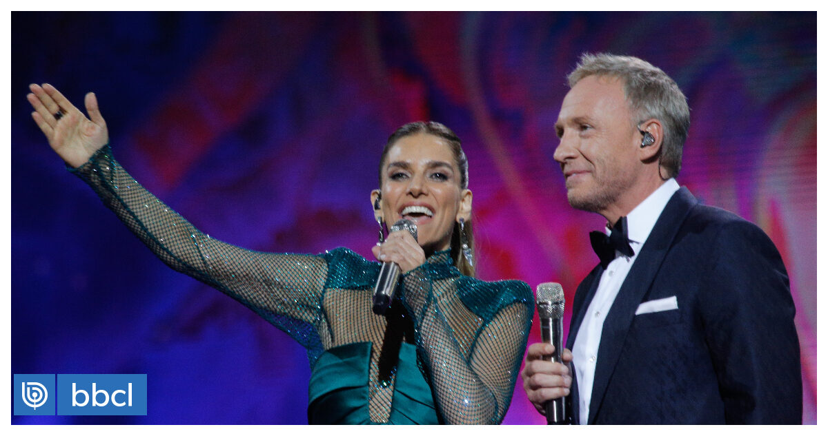 En una base de rejilla incrustada con cristales: así es el vestido de ...