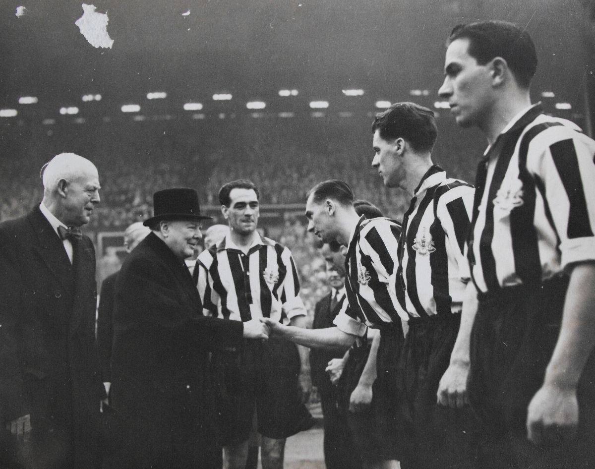Histórico gol de Jorge Robledo en final de FA Cup celebra 71 años