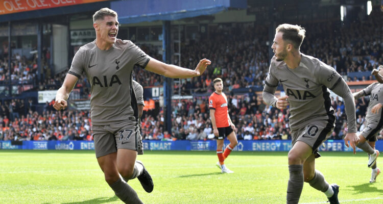 Premier League: Tottenham vence a Luton para subir a la cima de la liga