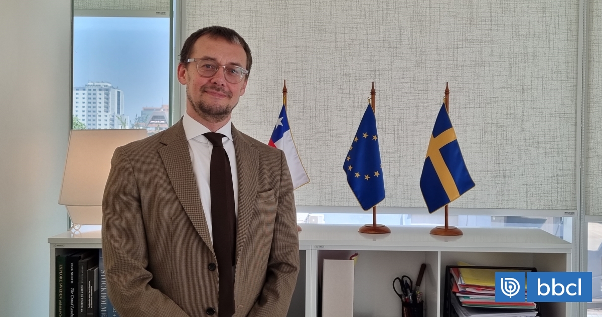 Embajador tuitero: "Los chilenos son más espontáneos que los suecos"