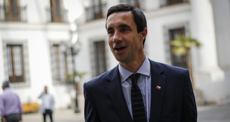 Ex ministro Juan Carlos Jobet llega a Quiñenco tras renuncia de ...