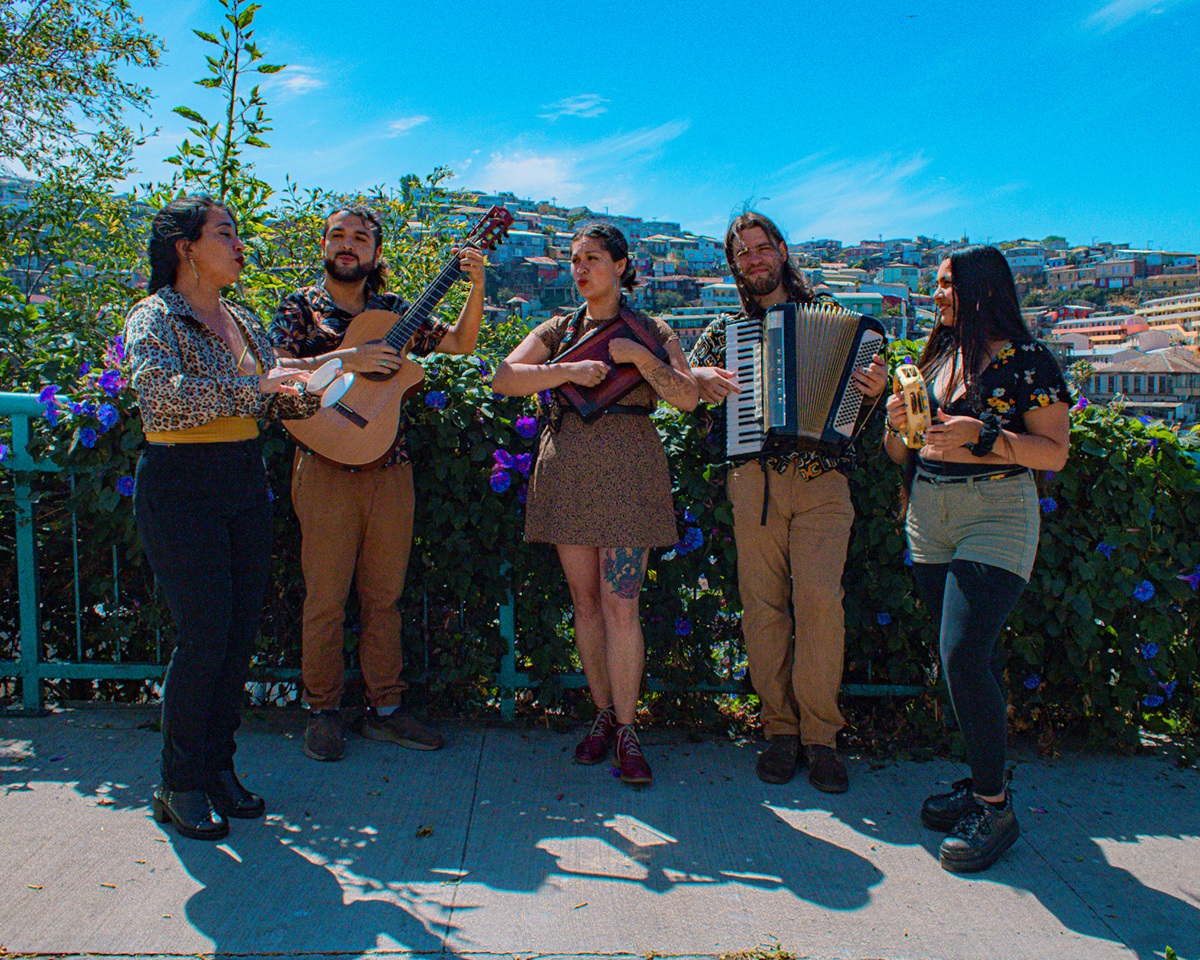 Cantoras de Valparaíso celebran el Día Nacional de la Cueca Porteña con ...