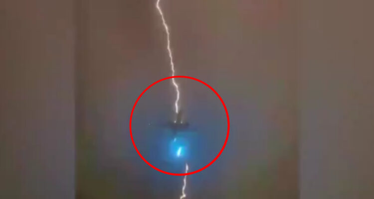 Video | Rayo impacta avión a solo segundos de despegar en Vancouver