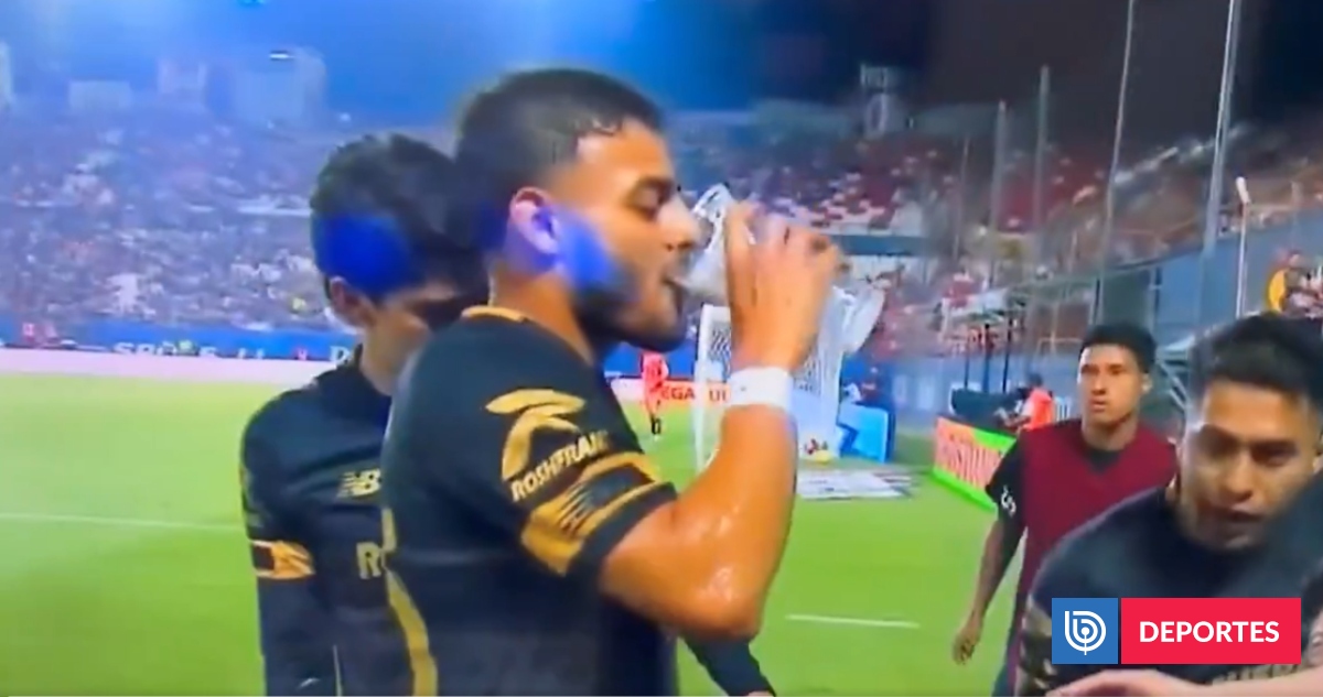 La celebración de crack mexicano tomando cervezada lanzada por rivales