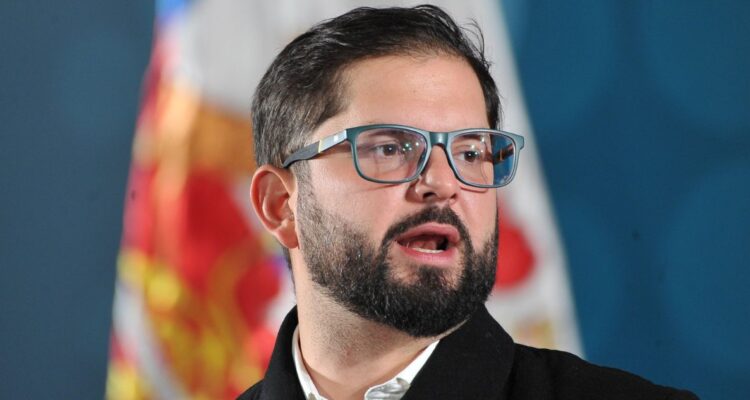 "Quedan más en ridículo ustedes que yo": la respuesta de Boric a ...