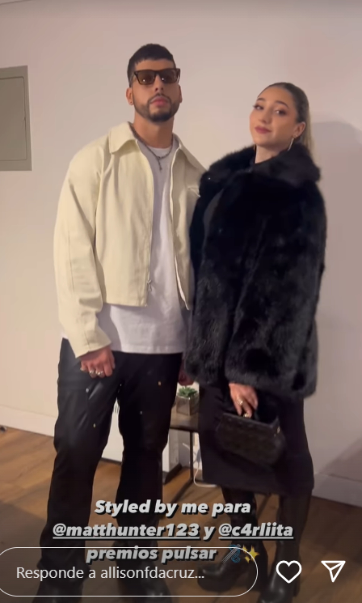 Matt Hunter llegó con su novia Carlita a los Pulsar 2024