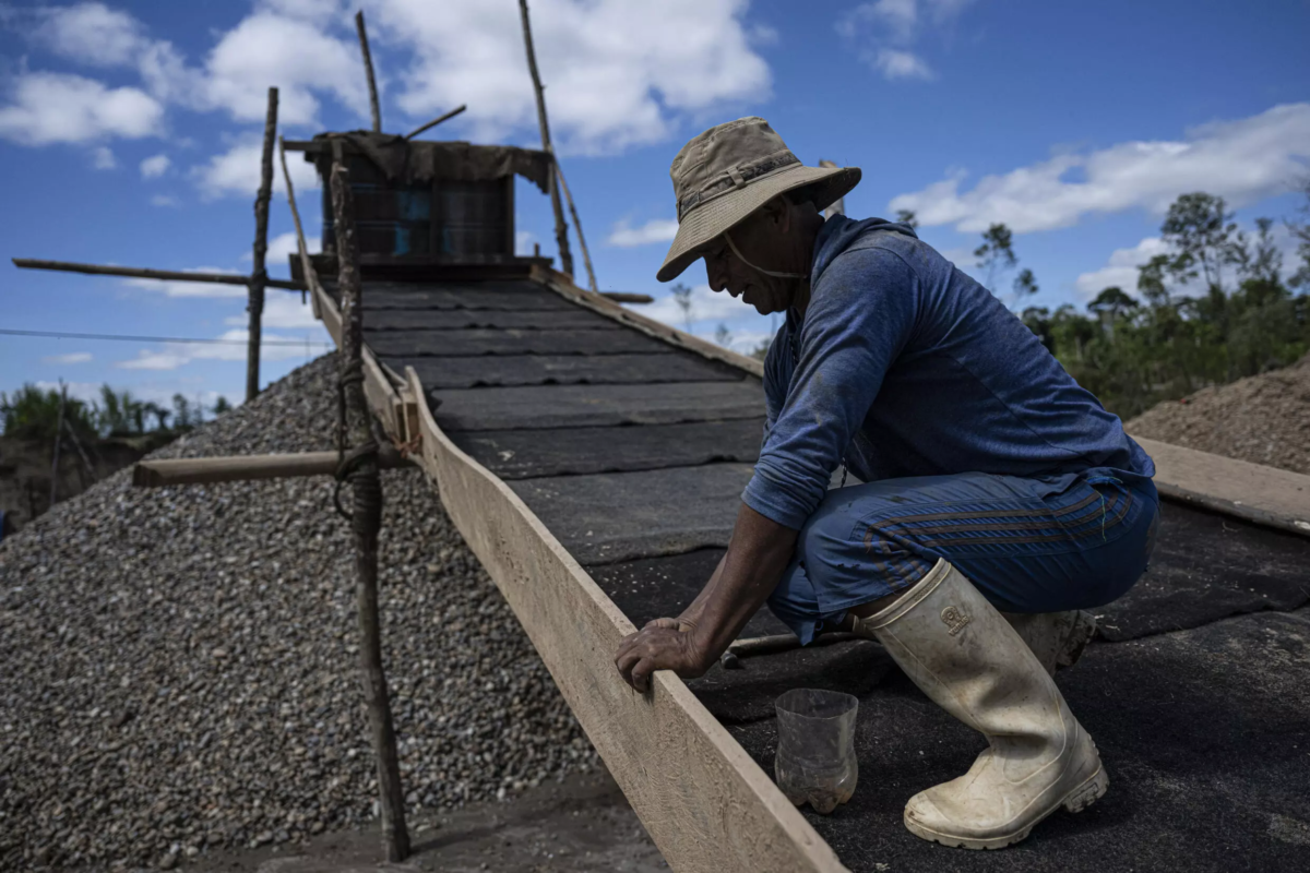 Sed de oro en el mundo consume el Amazonía del Perú