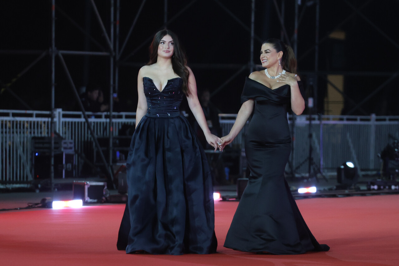 Pamela Díaz, Ingrid Cruz y Marcela Vacarezza: famosas desfilan con hijos en Gala de Viña | Notas ...