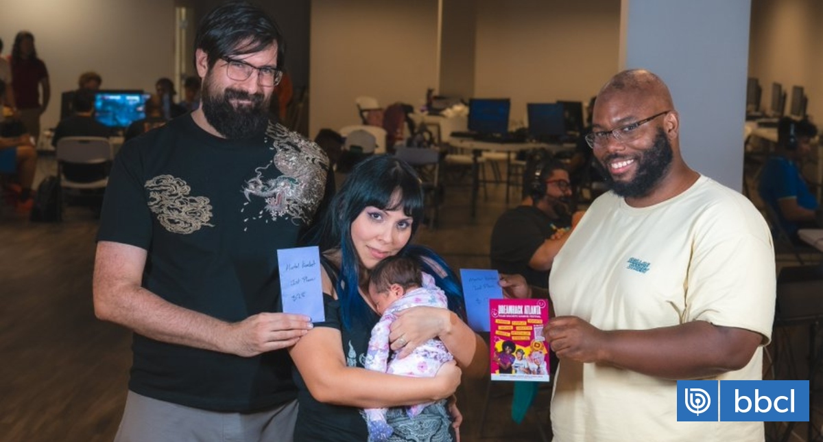Mamá ganó torneo de Mortal Kombat mientras sostenía a su bebé de 5 días ...